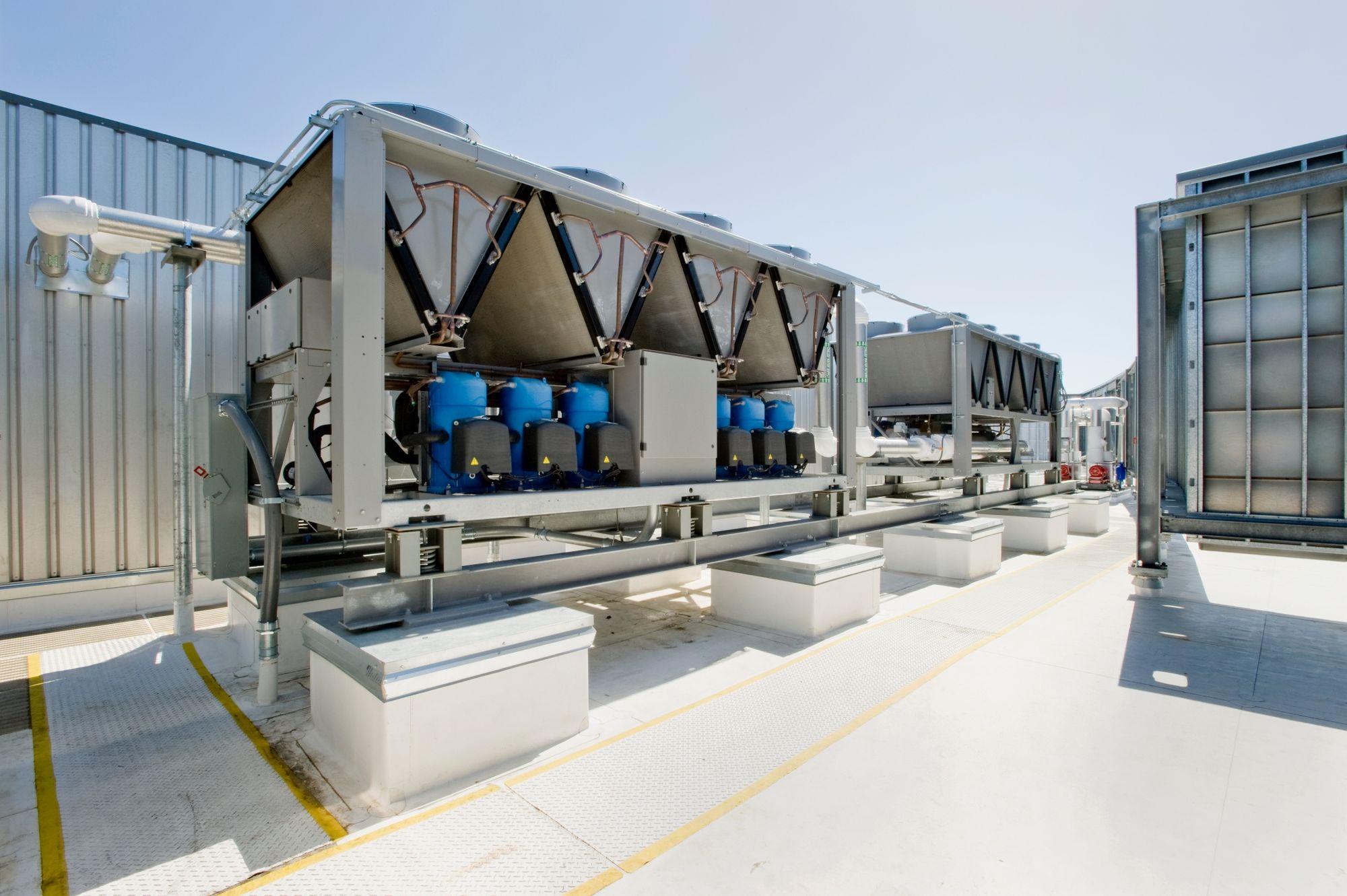 Top 5 Signs Building Needs Chilled Water Balancing in Dubai